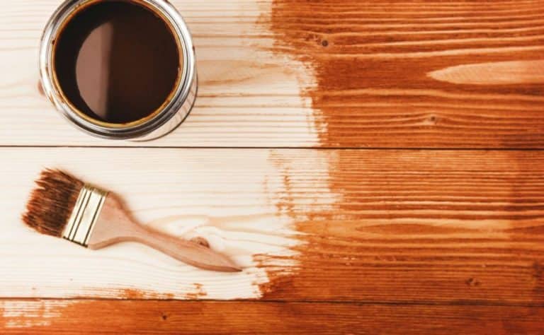 Barniza la madera correctamente con este paso a paso